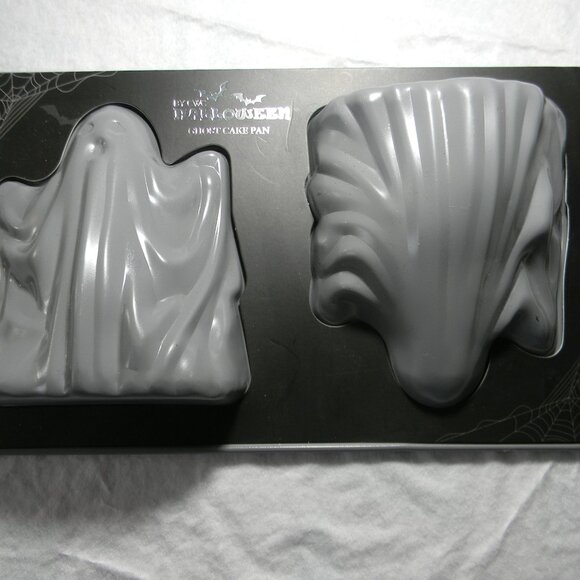 CWC | Kitchen | Halloween Ghost Cake Pan By Cwc Metal 3d Cake Mold Nip ...